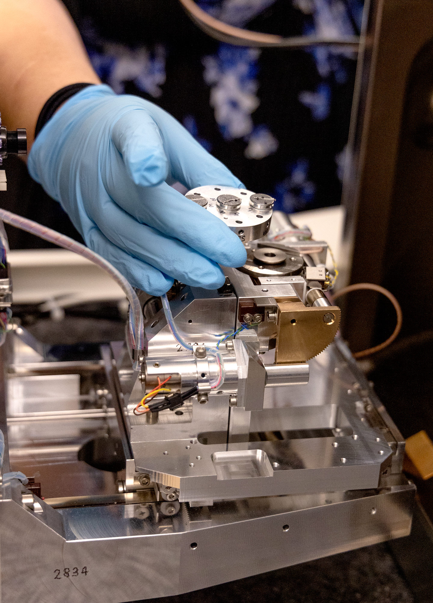 Scanning Electron Microscope Rare Tool for SC Students – Schoolcraft ...